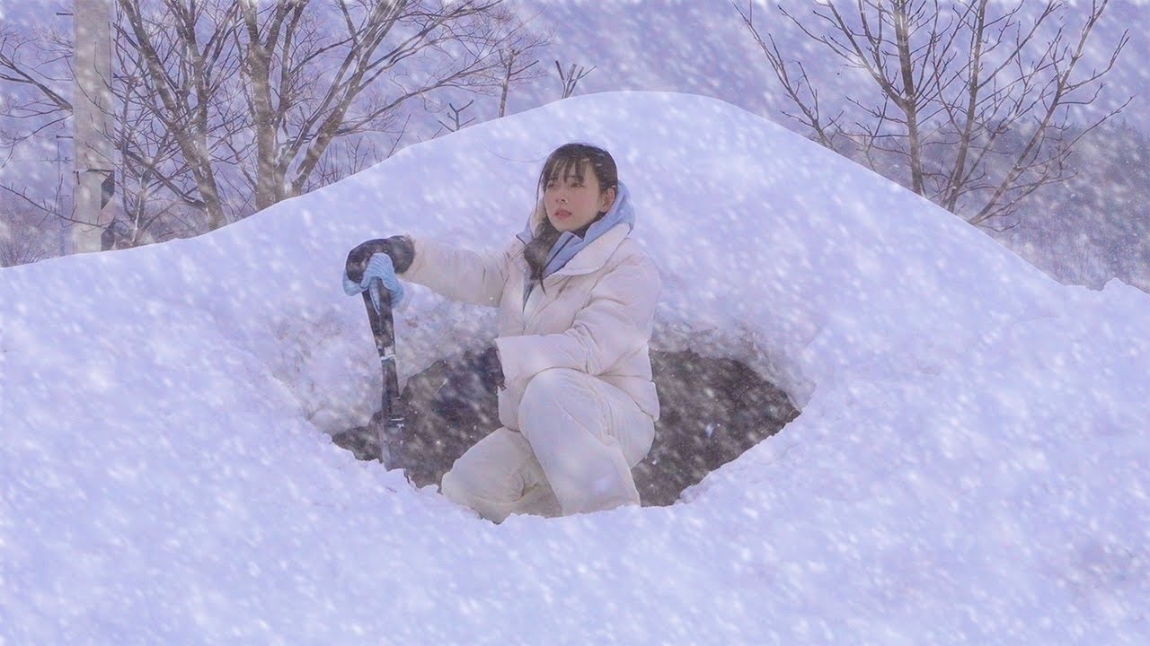 ️SOLO CAMPING IN HEAVY SNOW STORM WITH A DUGOUT SURVIVAL SHELTER - YouTube