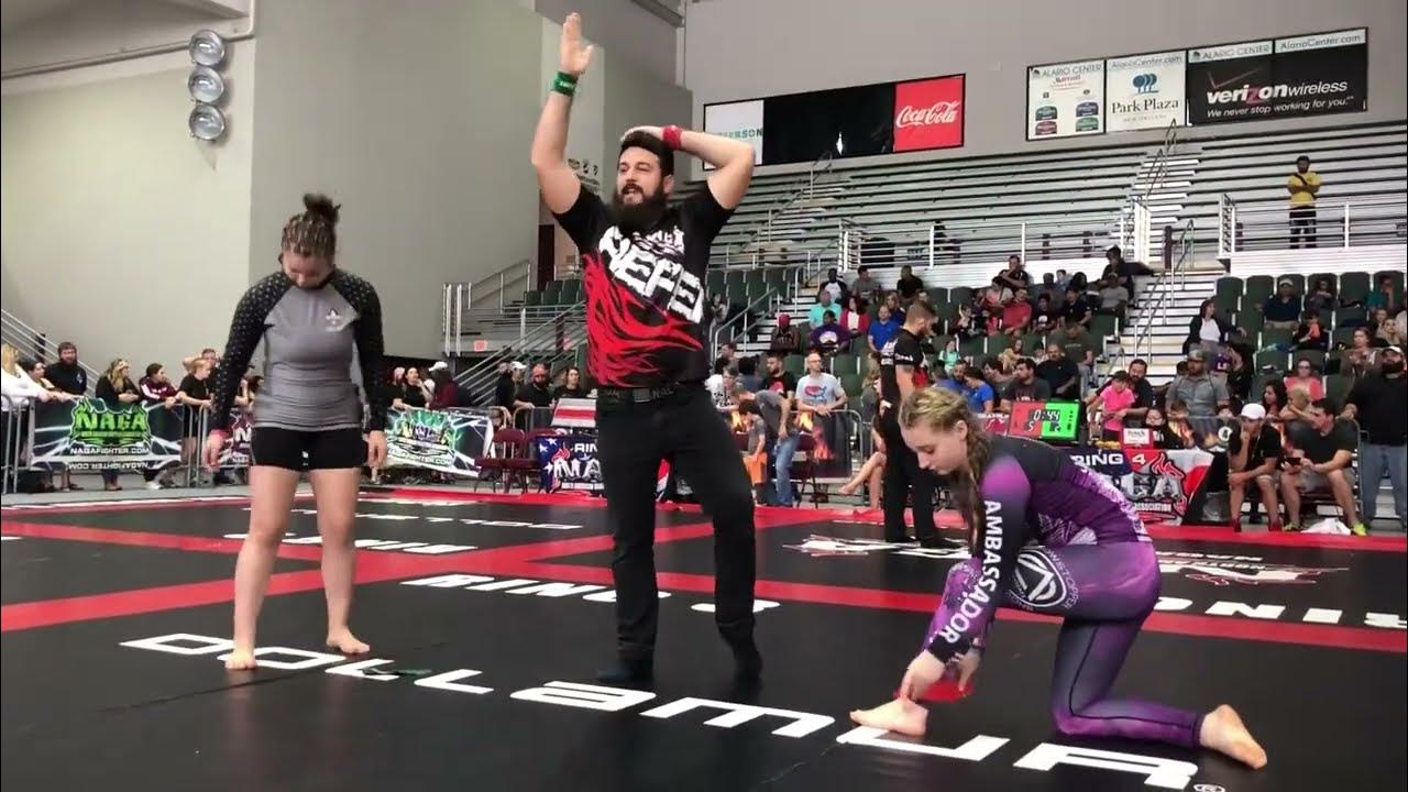 Epic Girls Grappling Match Reverse Triangle Headscissor Battle - YouTube