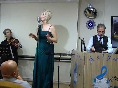 Özlem Işık - Siyah ebrulerin duruben çatma