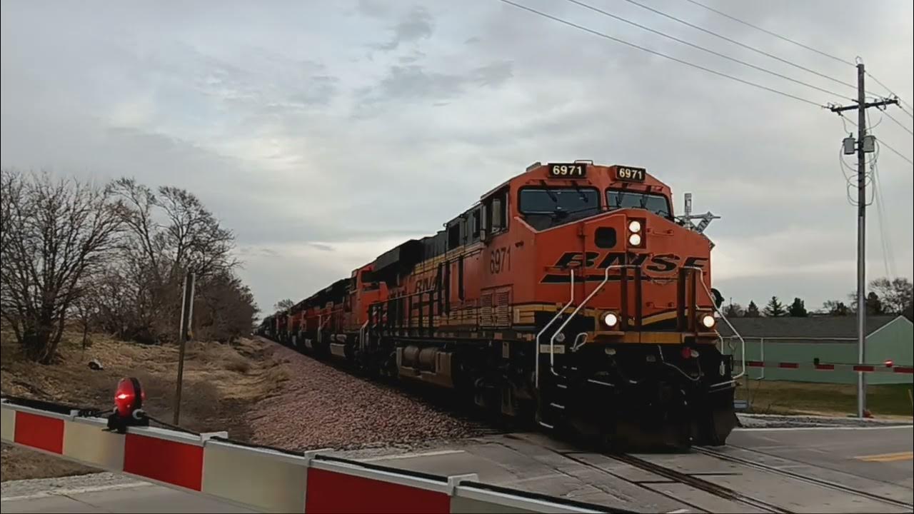BNSF #6971 Manifest SW w/ MRL in Gretna, NE (3-13-24) - YouTube