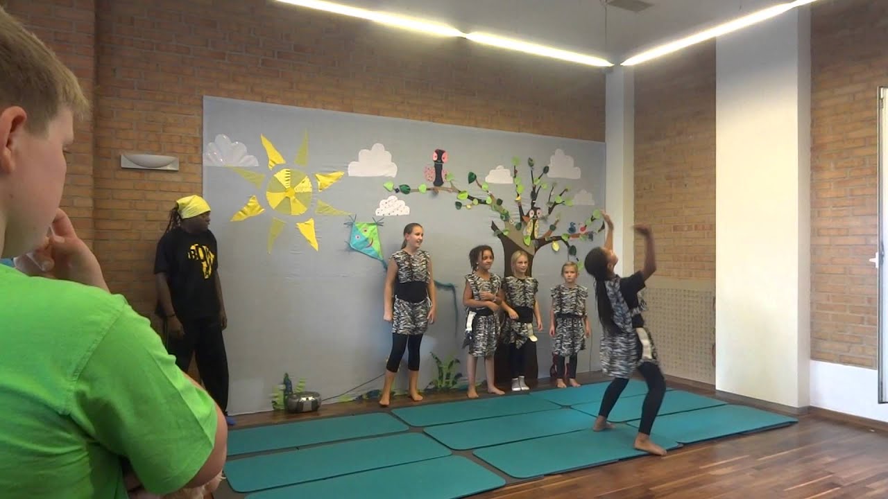 Kinder-Akrobatik-Show - YouTube