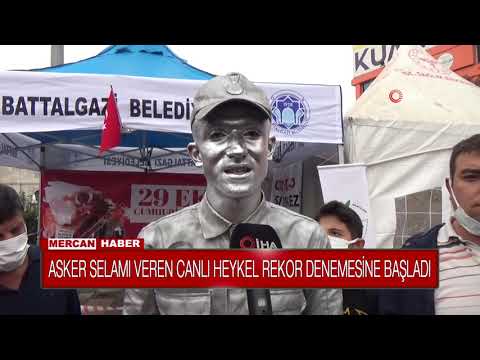 ASKER SELAMI VEREN CANLI HEYKEL REKOR DENEMESİNE BAŞLADI