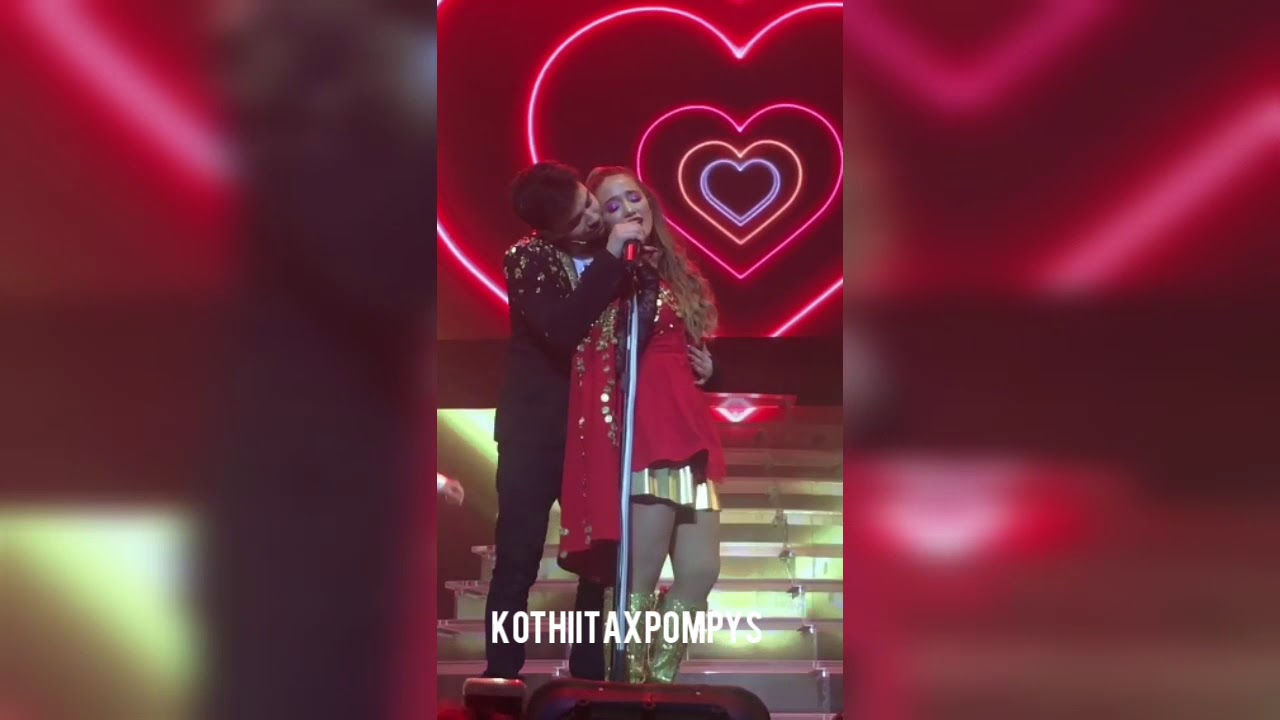 Simona En vivo || Ángela Torres — Un santito Luna Park - YouTube