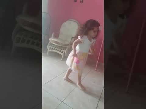 Thamyres dançando ok linda 😍💓😇