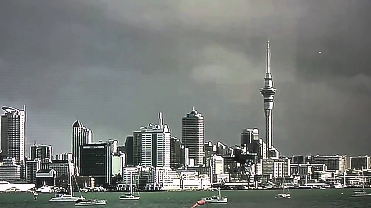 UFO on NZ news during weather segment Oct 5 2014 - YouTube