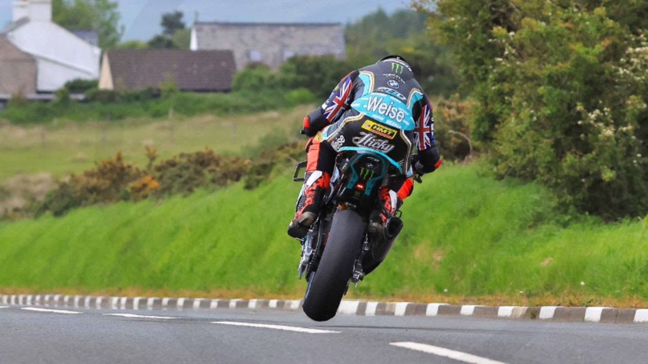 IOM TT 2024 SUPERSPORT RACE 2 QUICK UPDATE - YouTube