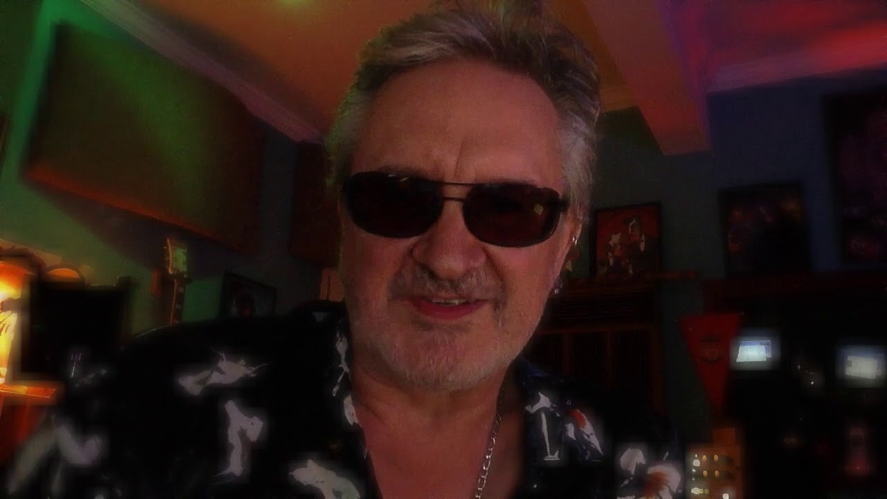 Wayne Hussey speaks about upcoming tour in May 2018 - YouTube