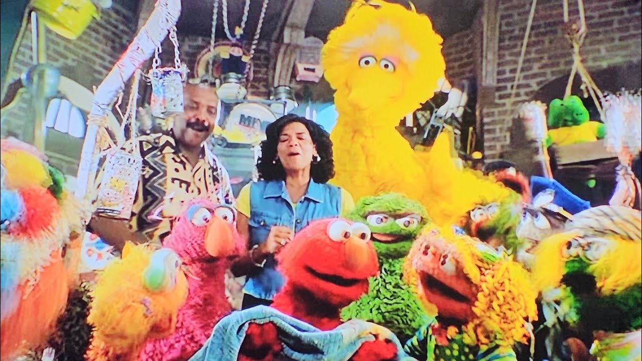 Elmo Defeating Huxley - YouTube