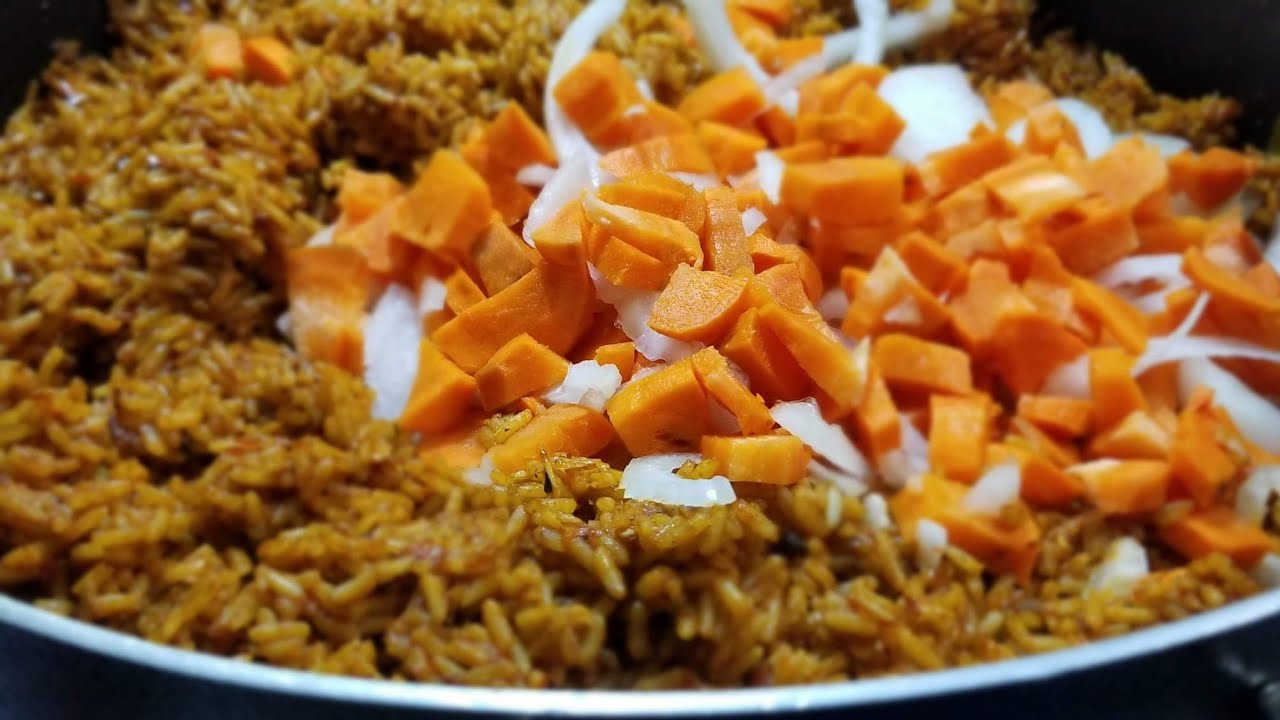 COOKING BIG POT OF JOLLOF RICE/ CHICKEN/FISH/ CARROT CAKES WITH OTHER'S ...