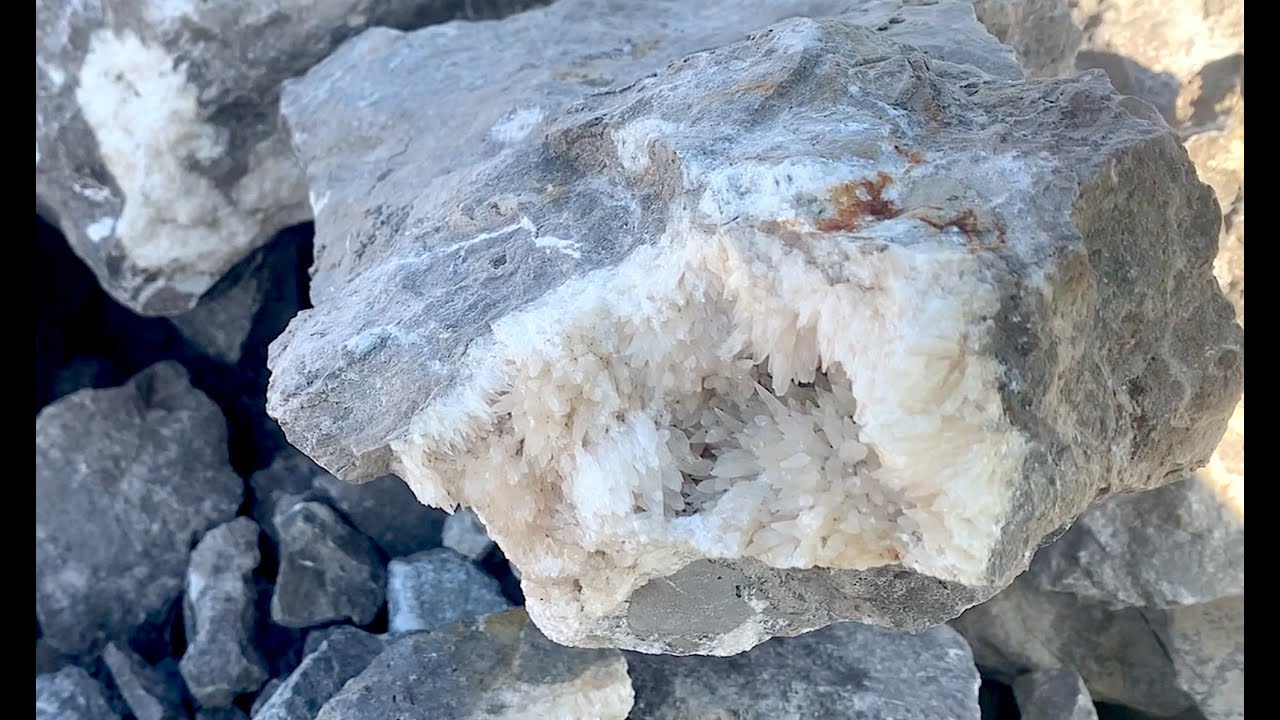 Finding CRYSTALS in Niagara Vugs - YouTube