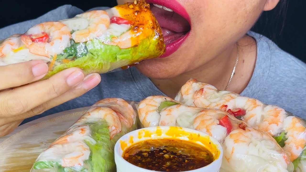 Big bite fresh spring rolls / refreshing, crunchy, Angkor asmr eating ...