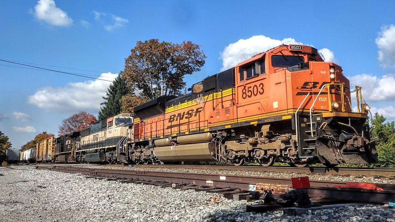 NS & CSX Trains Oct. 2023! BNSF Pumpkins, CN, UP + more! Happy ...