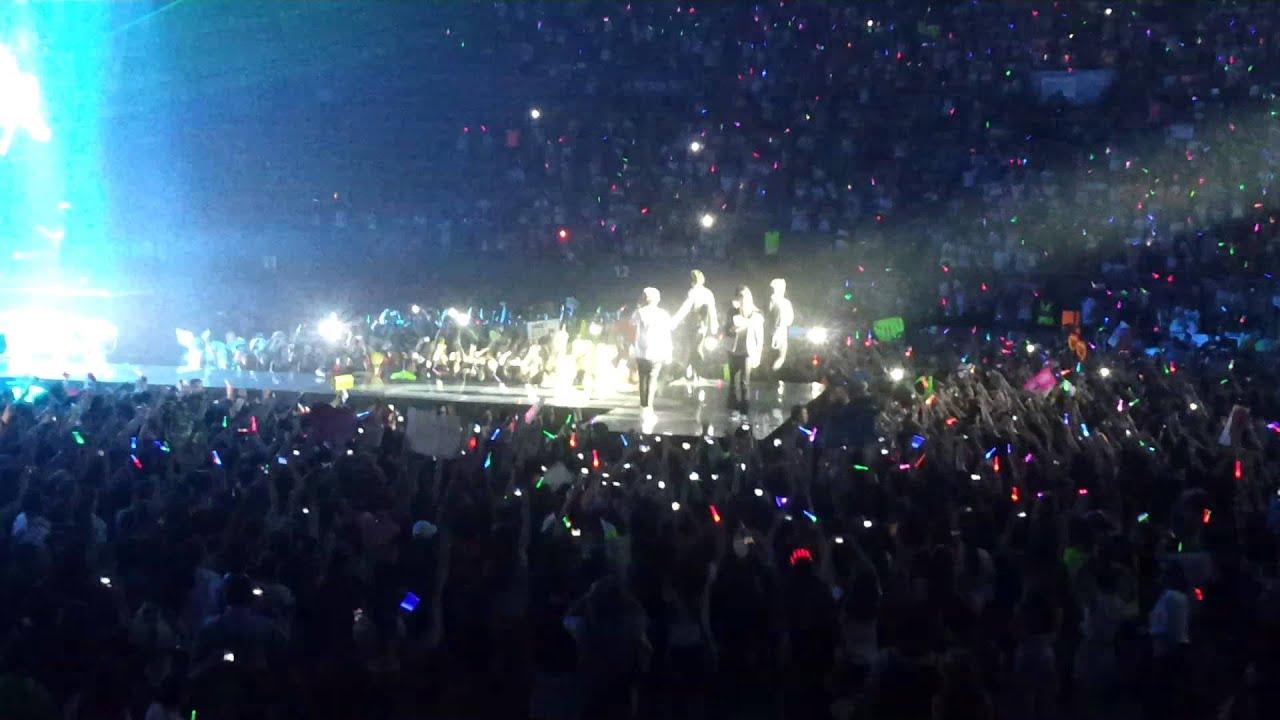 One direction - OWOA May 25 TMH Tour - YouTube