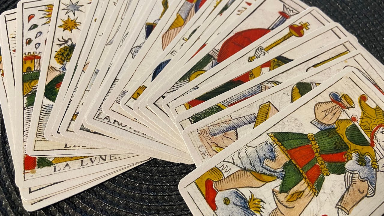 Leçons de tarologie : l’histoire du tarot et les différents jeux - YouTube
