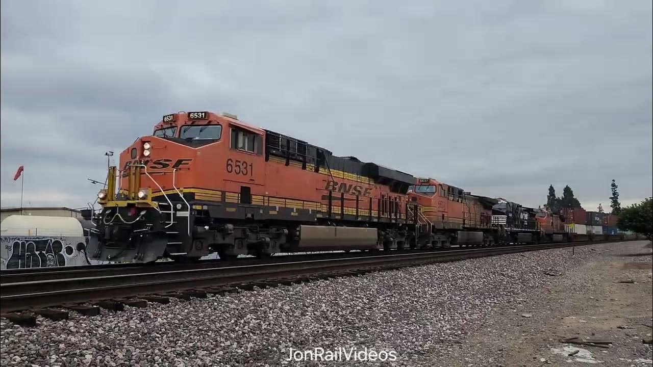 12/19/23 Pre: WB BNSF S train passes Los Nietos/SFS (1) ft. NS 4649, BNSF 5637 & BNSF 5360 ...