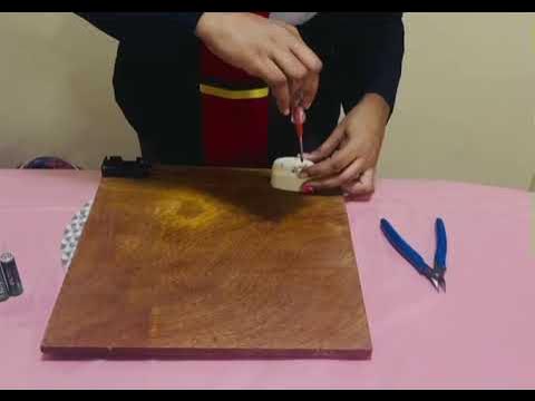 Constructing a simple series circuit - YouTube