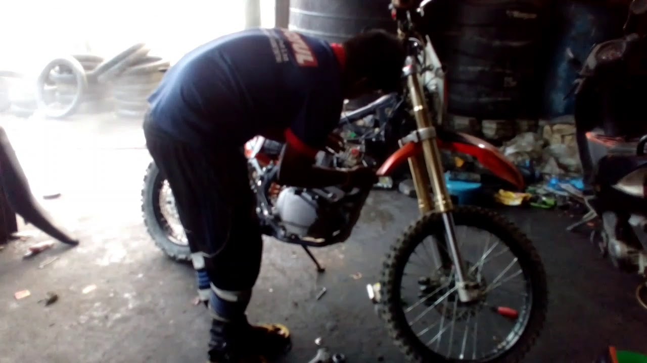 Dirt bike BSE starting problems - YouTube
