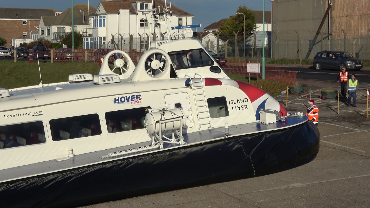 Island Flyer Hovercraft Arriving at Lee on Solent December 16th 2017 ...