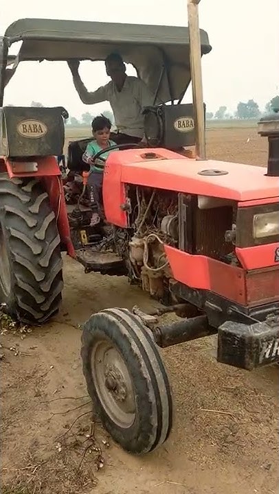 #chota bacha tractor chlate hue🚜🚜🚜🚜🚜🚜 - YouTube