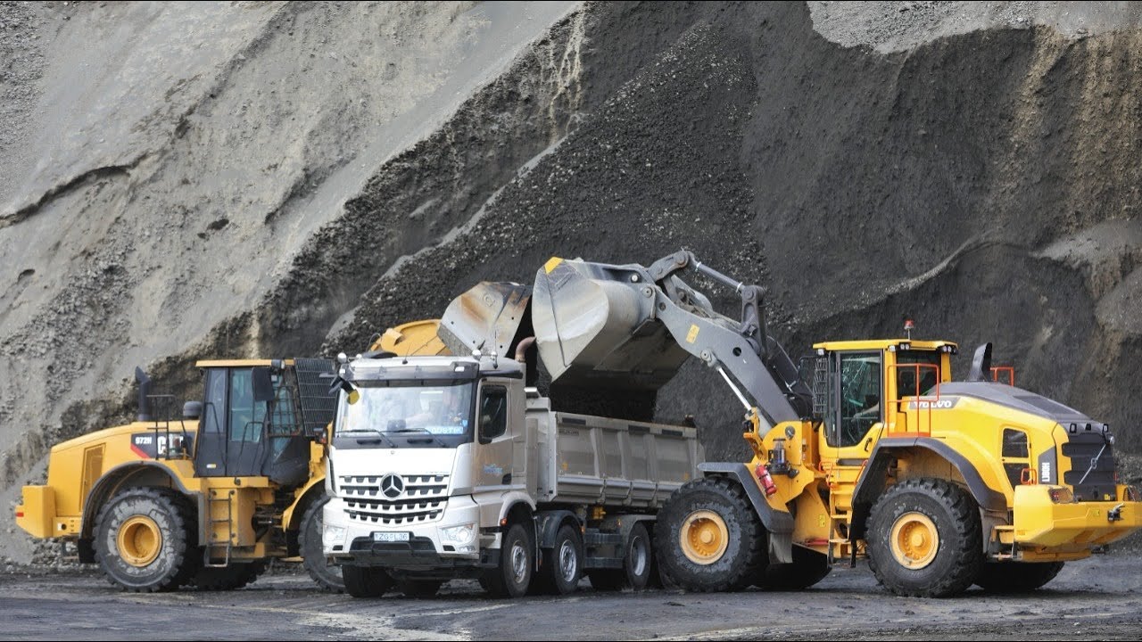 Double Loading Trucks in Quarry - YouTube