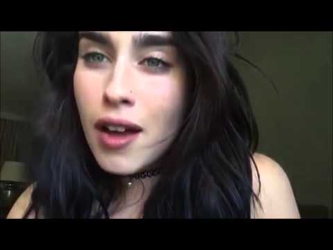 Lauren Jauregui singing \