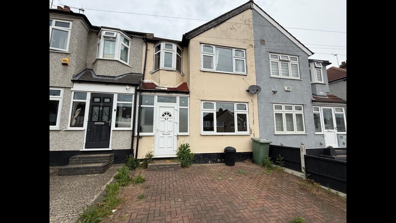 17 The Drive, Collier Row, Romford, RM5 3TP – June 2025 Auction - YouTube