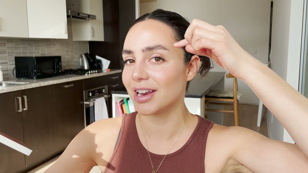 CLEAN GIRL MAKEUP & FIT (the only look I'm wearing in 2022) - YouTube