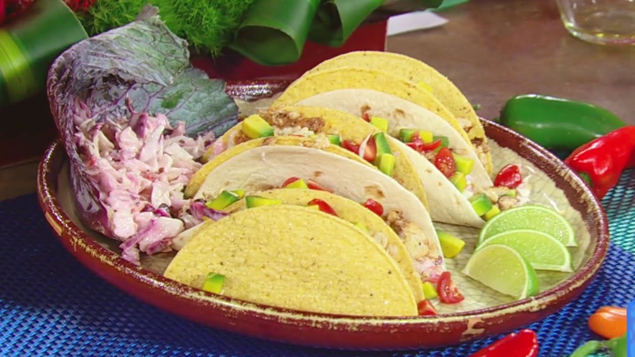 Los Tacos de pescado y repollo del Chef Pepín - YouTube