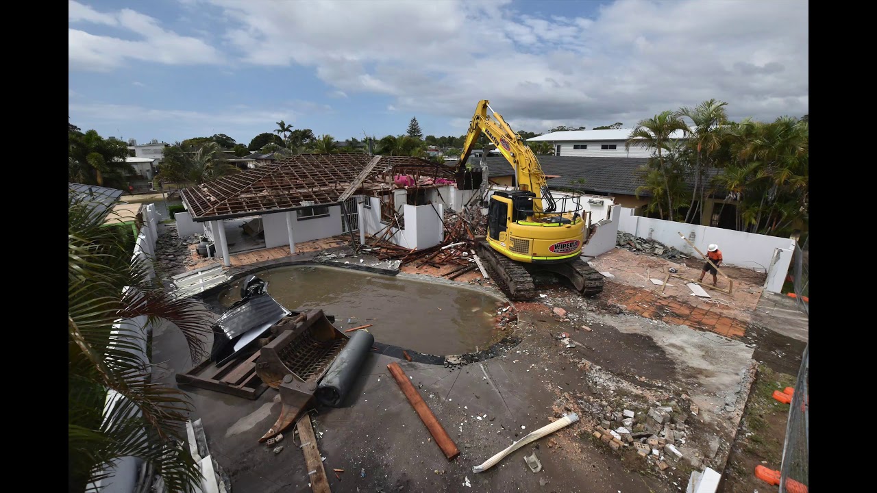 Knock Down of House - time Lapse - YouTube
