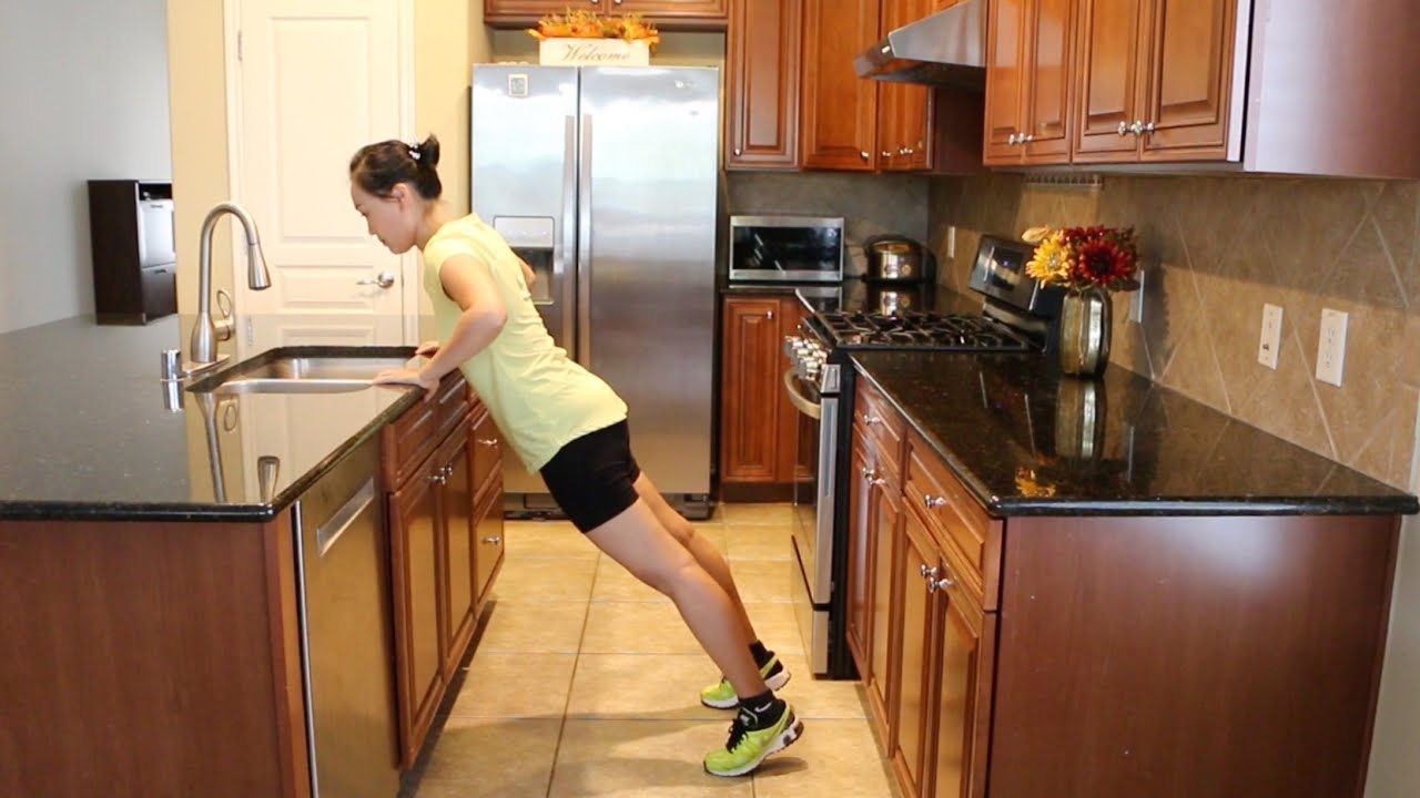 10 Minute Kitchen Workout || 10 分钟厨房健身 - YouTube