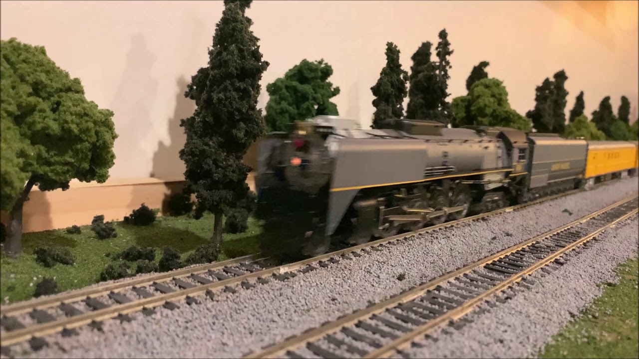 Rivarossi's 4-8-4 Union Pacific FEF-3 (greyhound) - YouTube