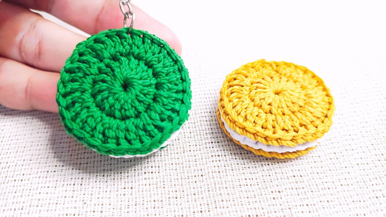How to Crochet an Oreo Cookies for Beginners|| Keychain Crochet ...
