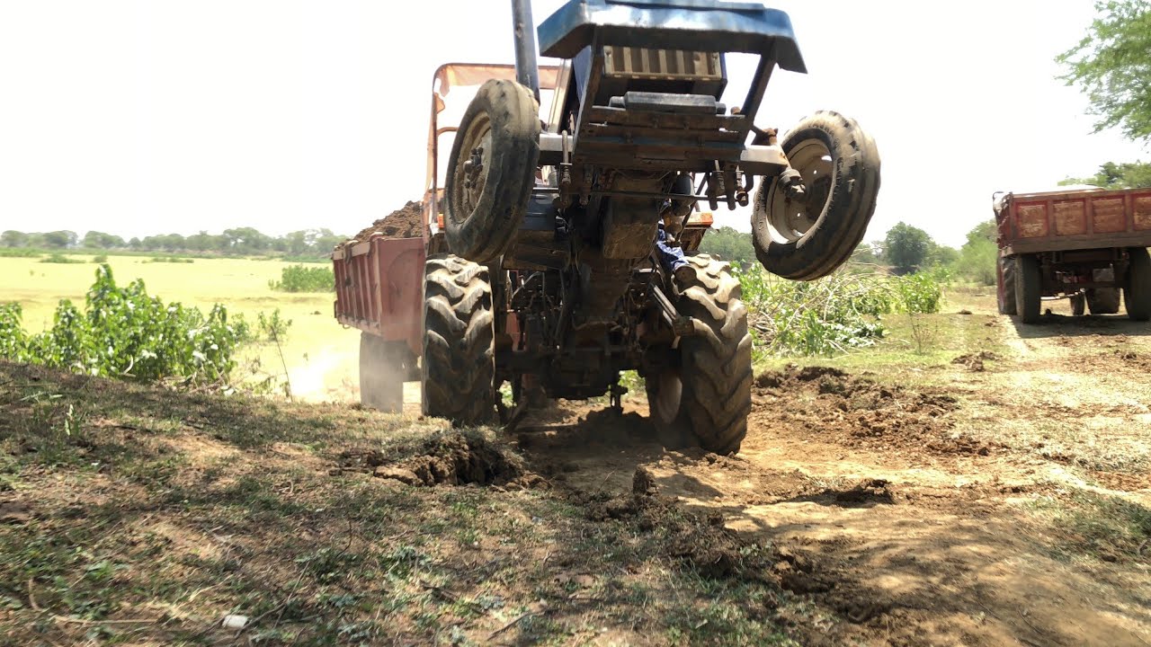 jcb backhoe loading mitti mund in tractor jcb backhoe jcb videos jcb ...