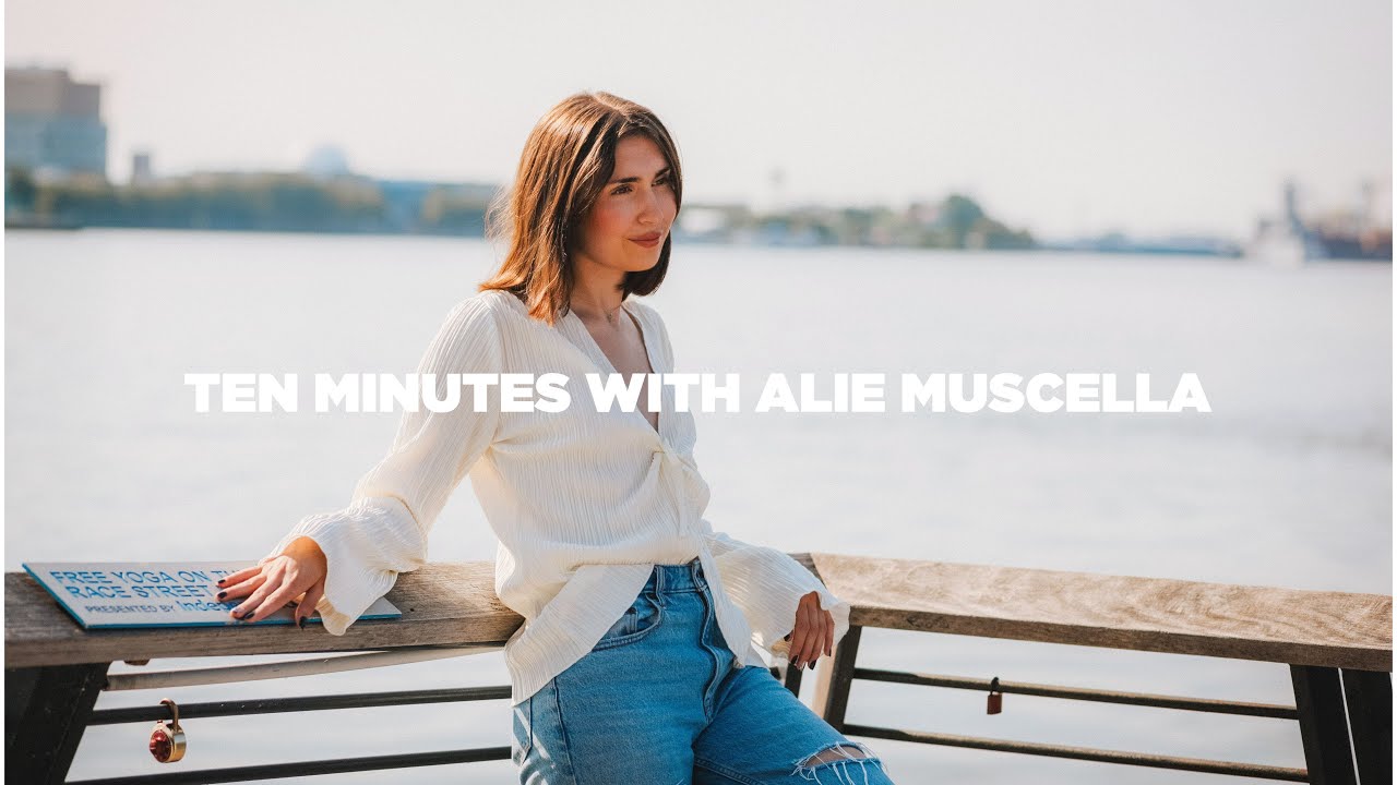 Ten Minute Photoshoot with Alie Muscella - YouTube