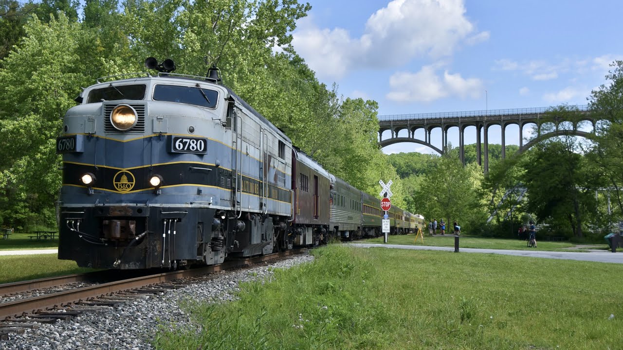 MLW/ALCO Cab Units at the Cuyahoga Valley Scenic Railroad - YouTube