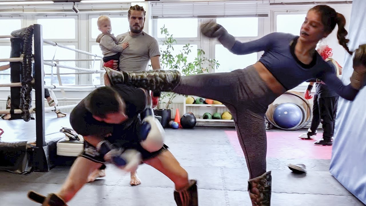 Mixed Sparring: Lena vs Martin - YouTube