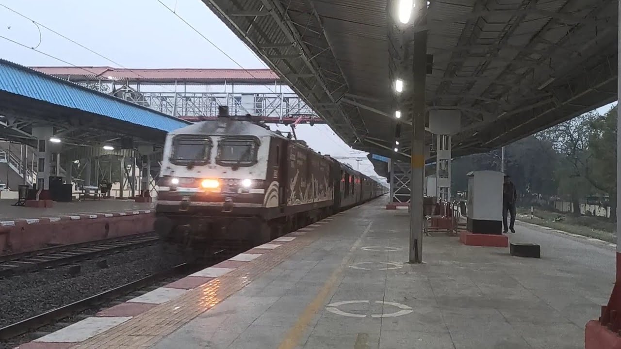 12216/Bandra T-Delhi Sarai Rohilla Garib Rath Express Skip MHD - YouTube