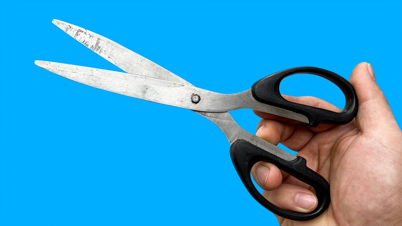 The SIMPLE way to Sharpen any pair of scissors at home to razor ...