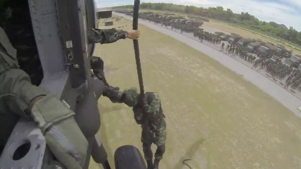 blackhawk fast rope กาญจนบุรั - YouTube