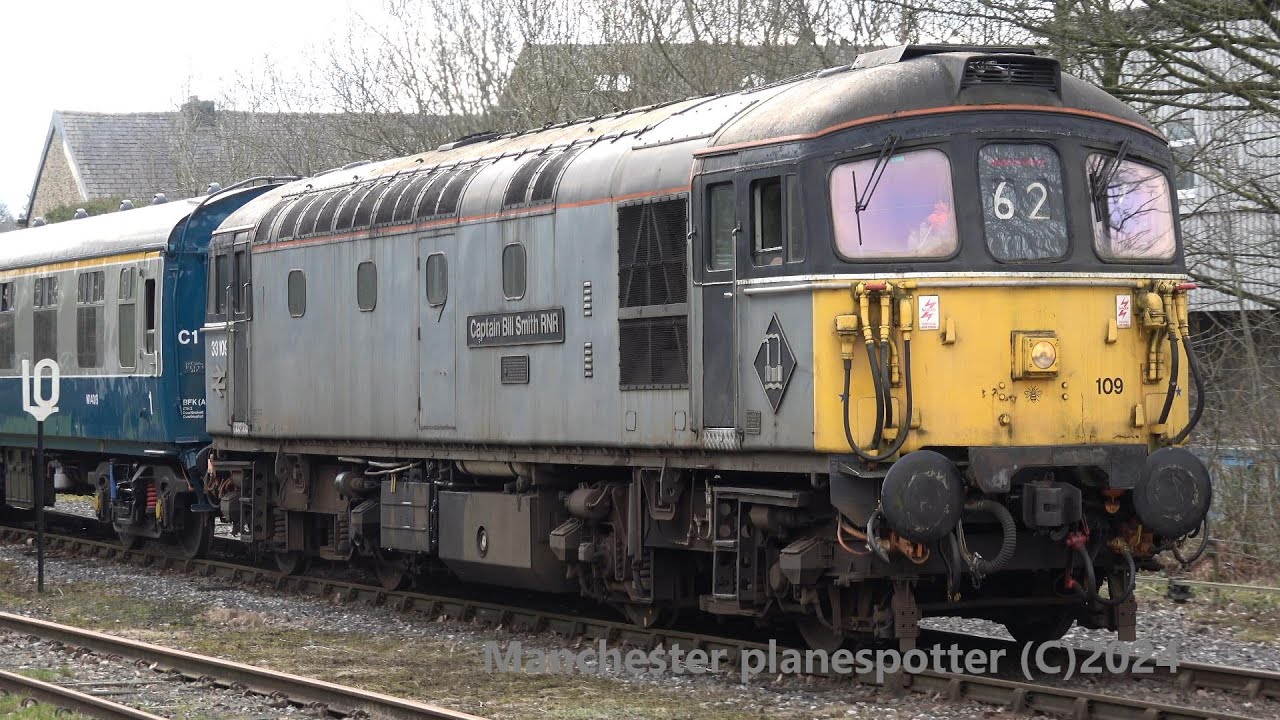 (4K) Class 33109 (D6525) Captain Bill Smith RNR At Ramsbottom ELR On ...