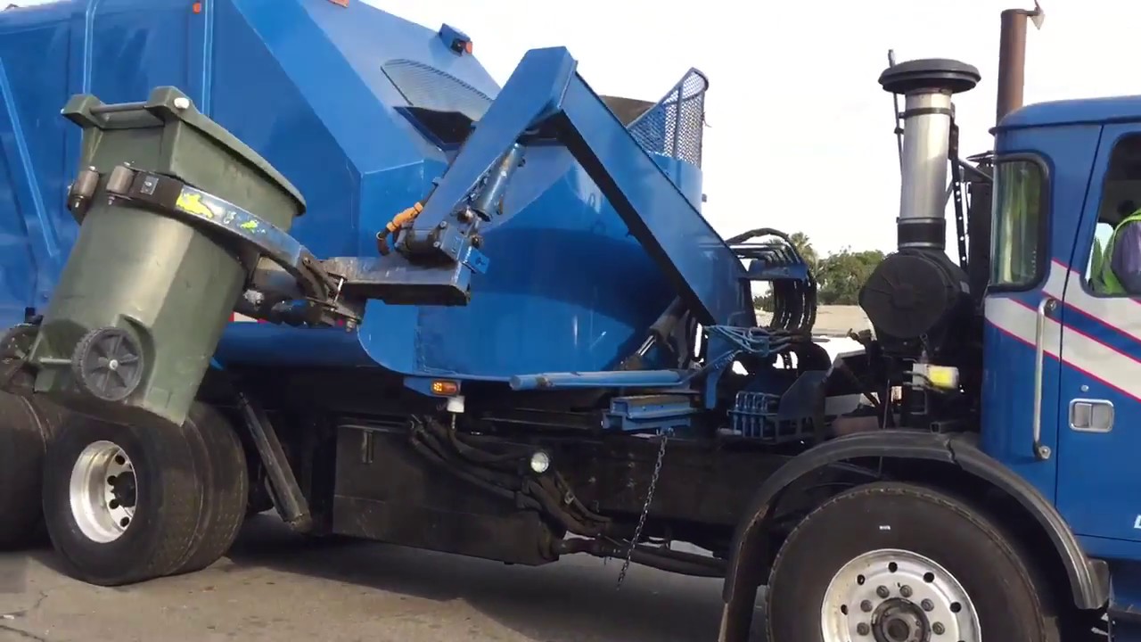 The Repainted Republic Services Truck 2702 (3) - YouTube