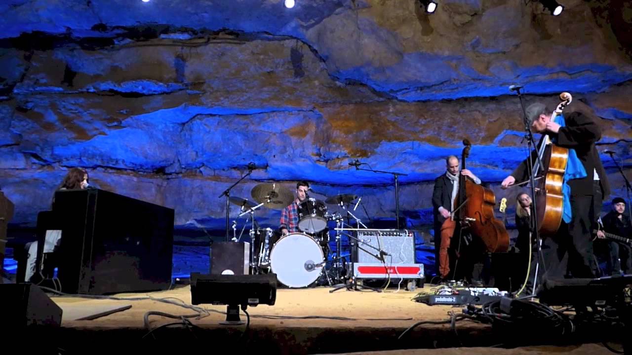 Dave Eggar & Amy Lee, Good Enough (at Bluegrass Underground) - YouTube