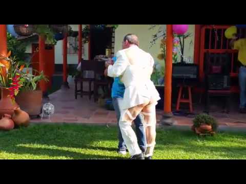 Bailando en calzones