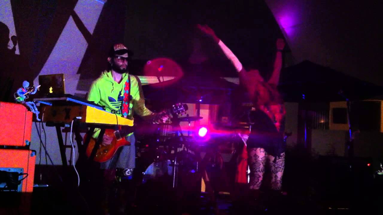 Bulldozer - Songosorongo - YouTube