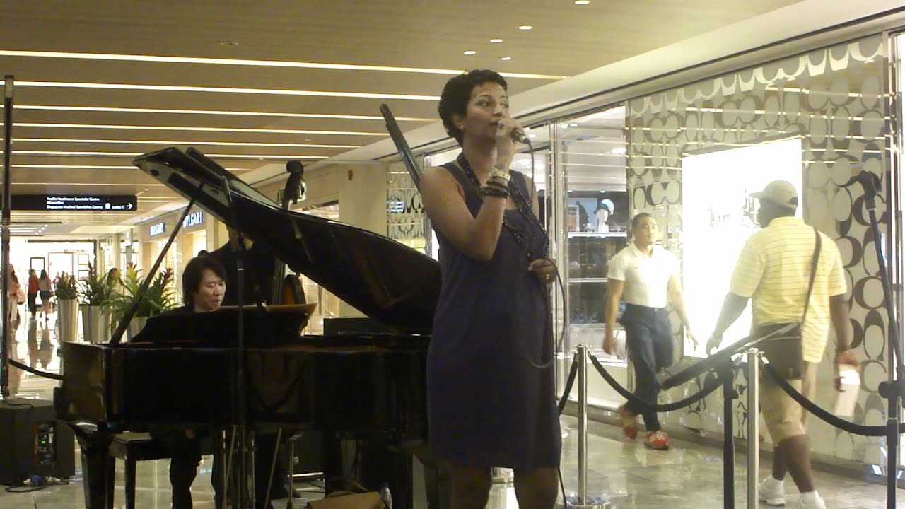 Rolling In The Deep by Carol Gomez @ Paragon Music En Vogue 13 Feb 12 ...