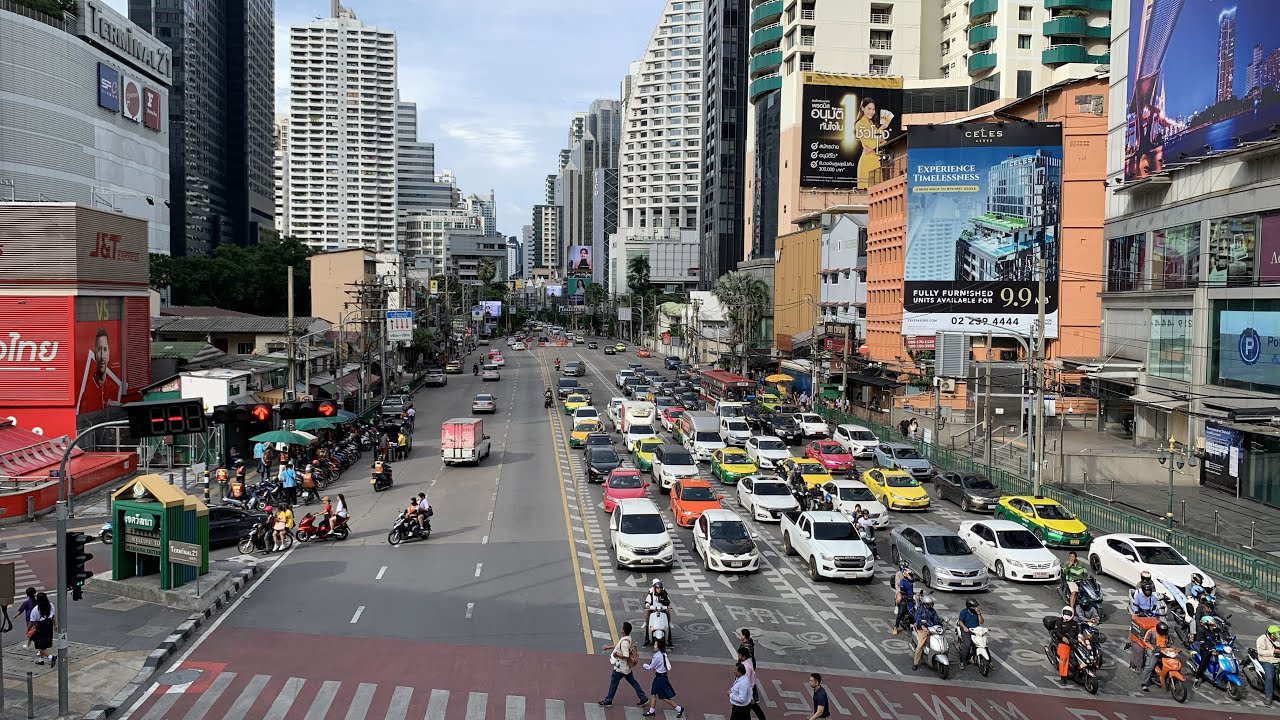 Walking Tour MRT Phetchaburi To MRT Sukhumwit | Bangkok Thailand - YouTube