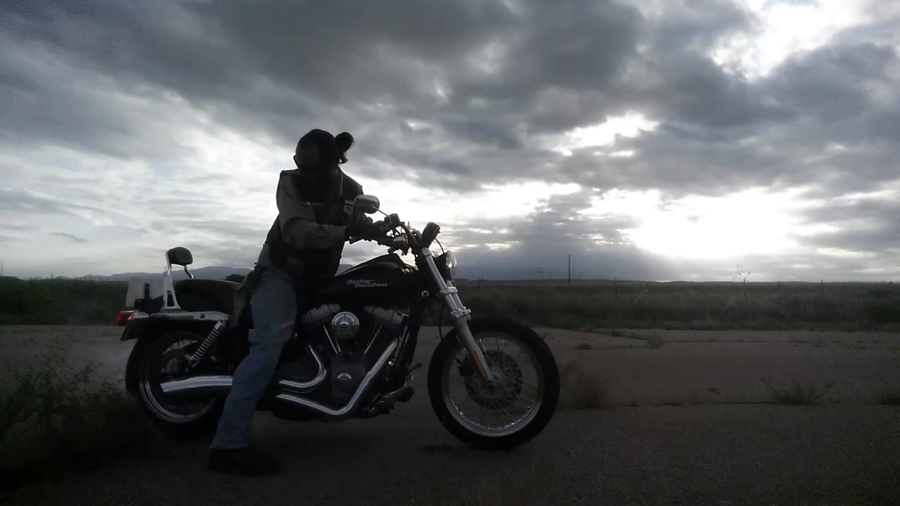 2007 harley davidson Dyna burnout - YouTube