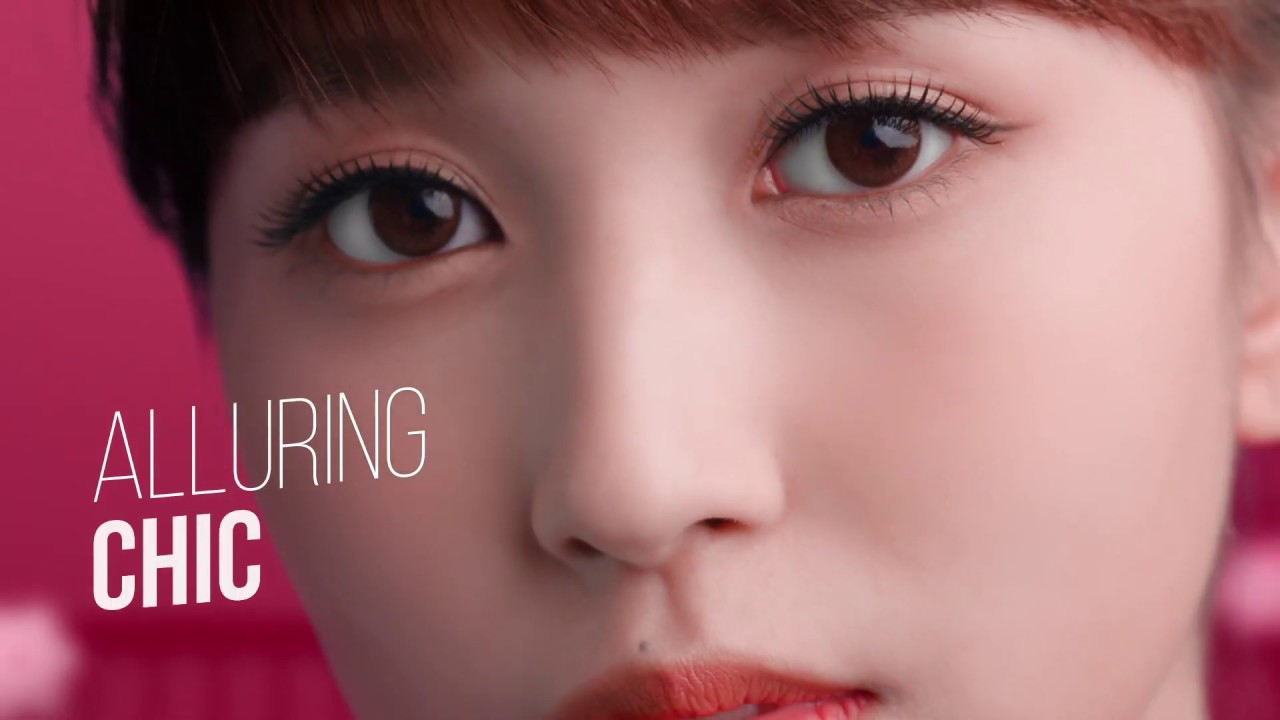 ACUVUE® DEFINE® Radiant Chic™ Mina - YouTube