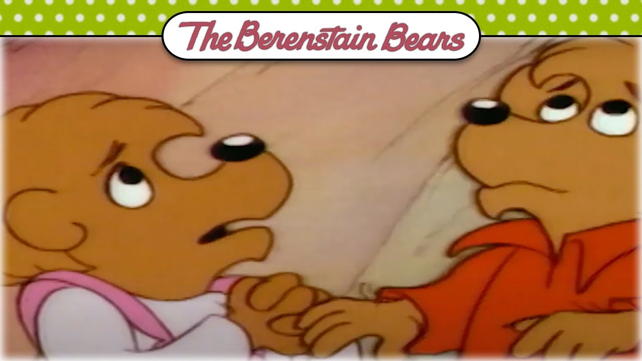 The Giant Bat! 🦇 👀 Berenstain Bears Official - YouTube