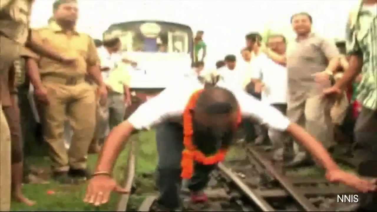 Man Hopes to Set World Record Pulling 40-Ton Train with His Hair - YouTube